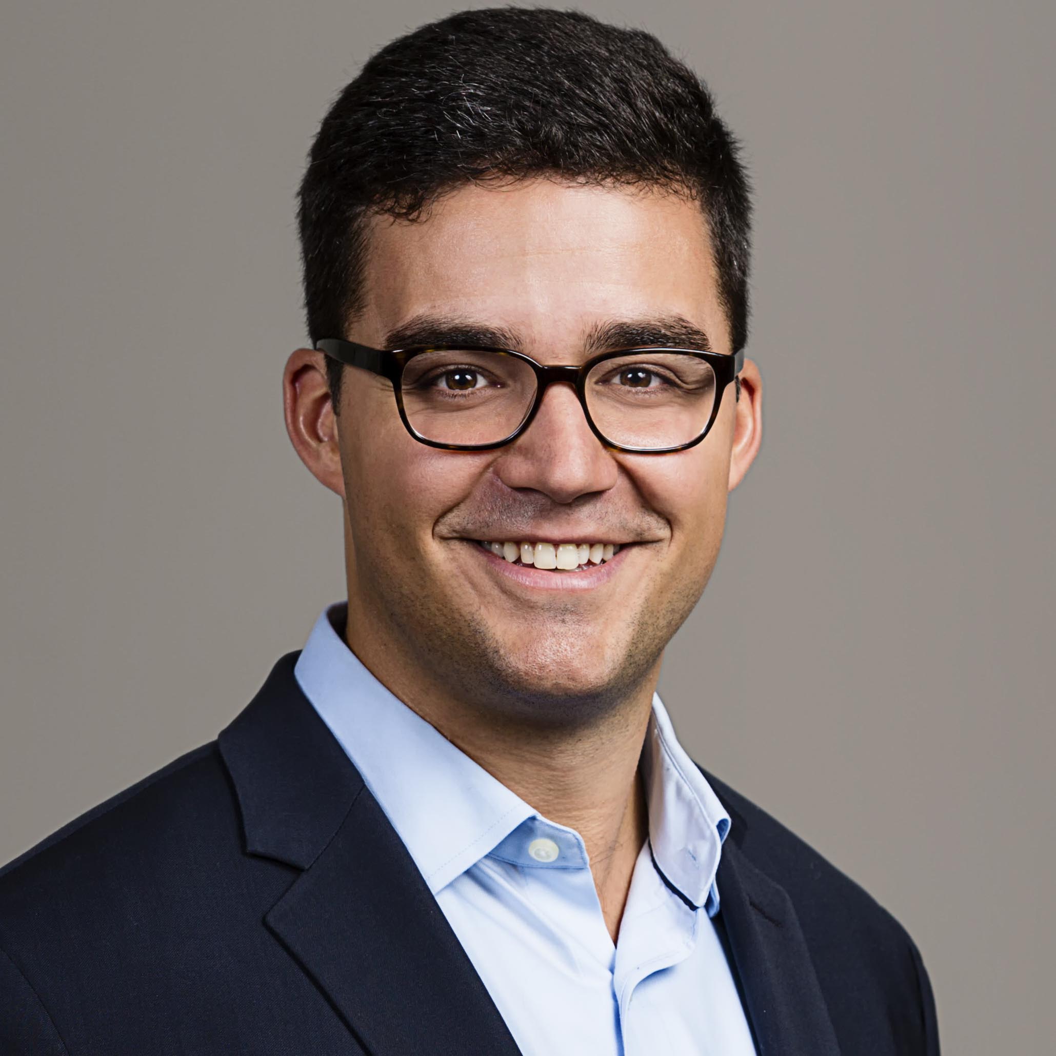 Square-crop-for-LinkedIn – Headshots NYC